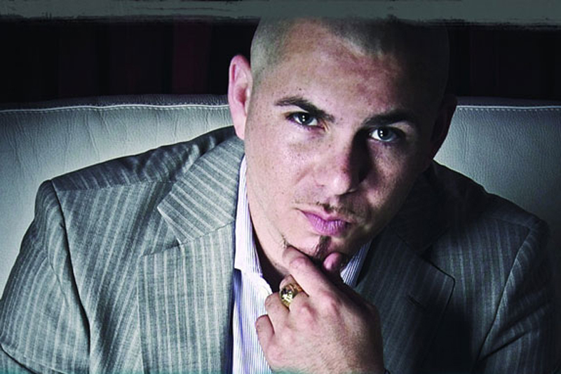Rapperul Pitbull, nevoit să cânte într-un magazin Walmart din Alaska ...