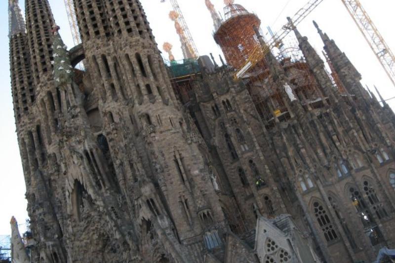 ANTONI GAUDI. Cele mai cunoscute opere ale arhitectului „fantastic ...