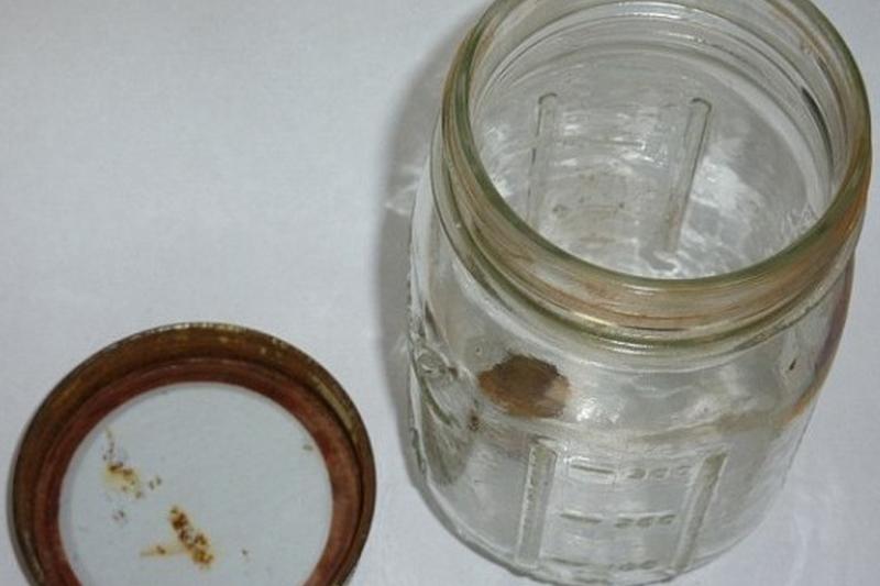 Acest borcan a plutit în ocean timp de 50 de ani. Ce a găsit în el ...