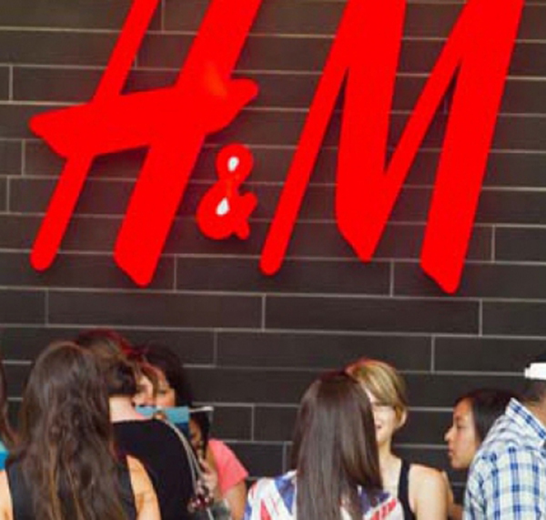 Câți bani au cheltuit românii în magazinele H&M din România în primele ...