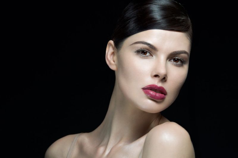 Viața unui top model internațional. Linda Croitoru se dezbracă de ...