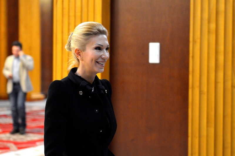 Raluca Turcan: Mai bine mi-aș tăia o mână decât să-l votez pe Antonescu ...