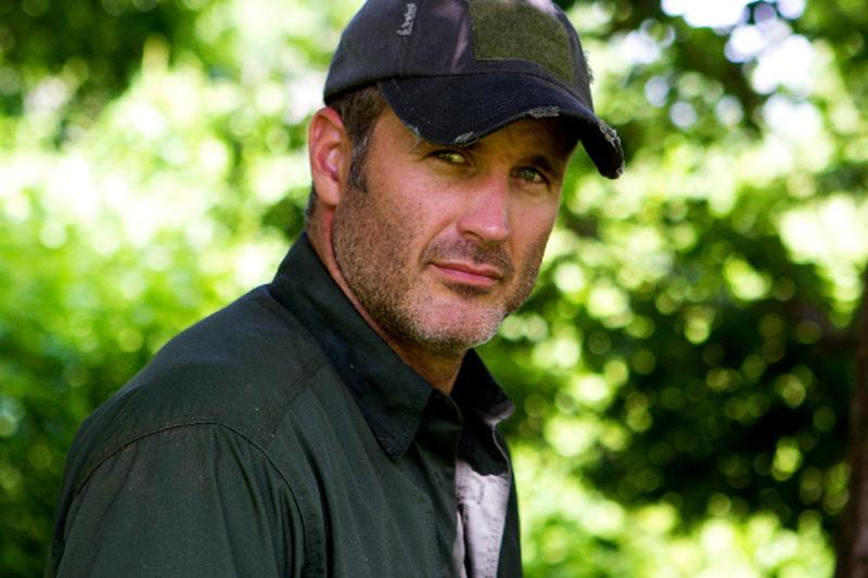 Joel Lambert, vedeta emisiunii Manhunt de pe Discovery, vine în România