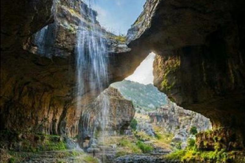 Este una dintre cele mai frumoase cascade din lume: "prăpastia celor ...