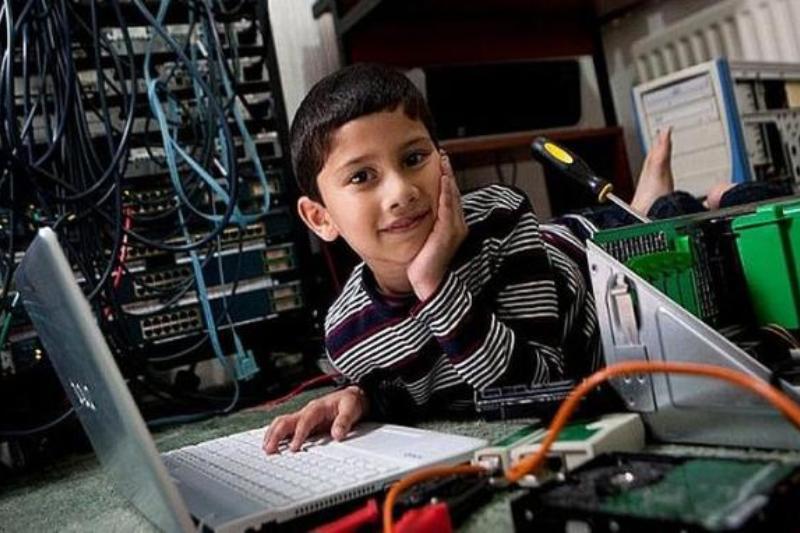 Un băiat din Marea Britanie a ajuns, la cinci ani, cel mai tânăr expert ...