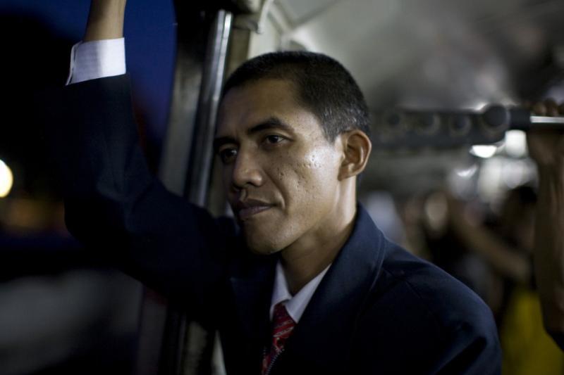 Barack Obama are o sosie în Indonezia. Cine este Ilham Anas