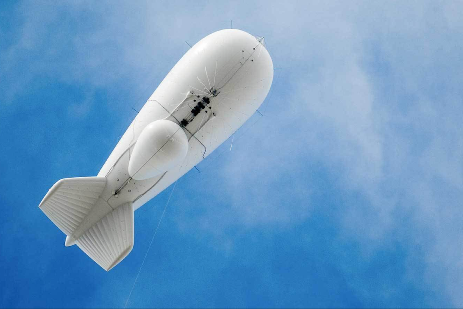 Avioane militare americane urmăresc un dirijabil de 180 de milioane de ...