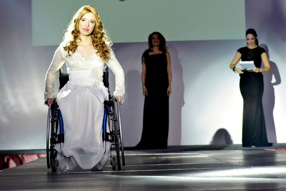 Cum mi-am găsit fericirea trăind o mare nefericire. Magda Coman, model ...