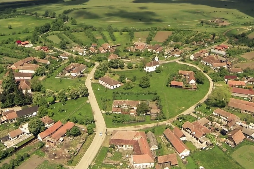 Satul din România cu un plan urbanistic mai frumos decât multe orașe