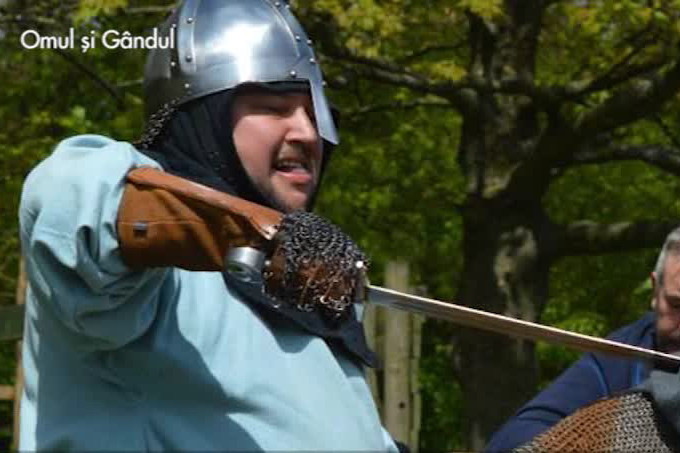 Adrian Axinte, românul din Birmingham care trăiește ca-n anii 1000