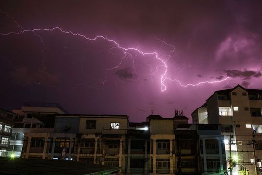 Record. Cât măsoara cel mai lung fulger din lume și unde s-a produs