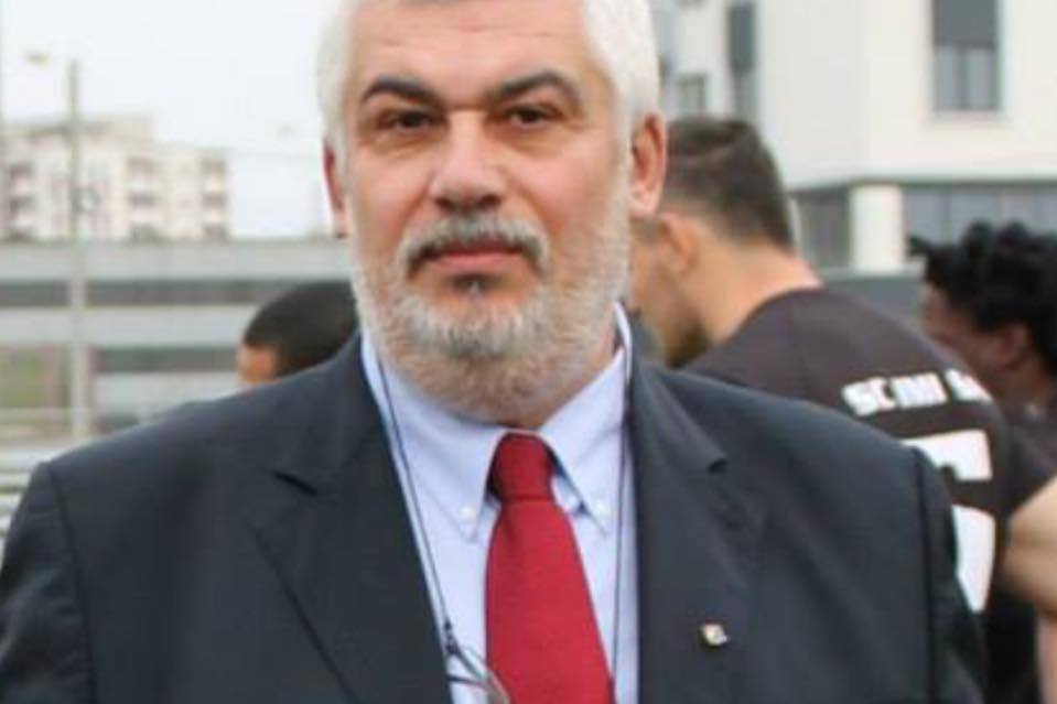 Mesajul unui deputat PSD pentru elevi: "Pune-ți" mâna pe carte, fiți ...