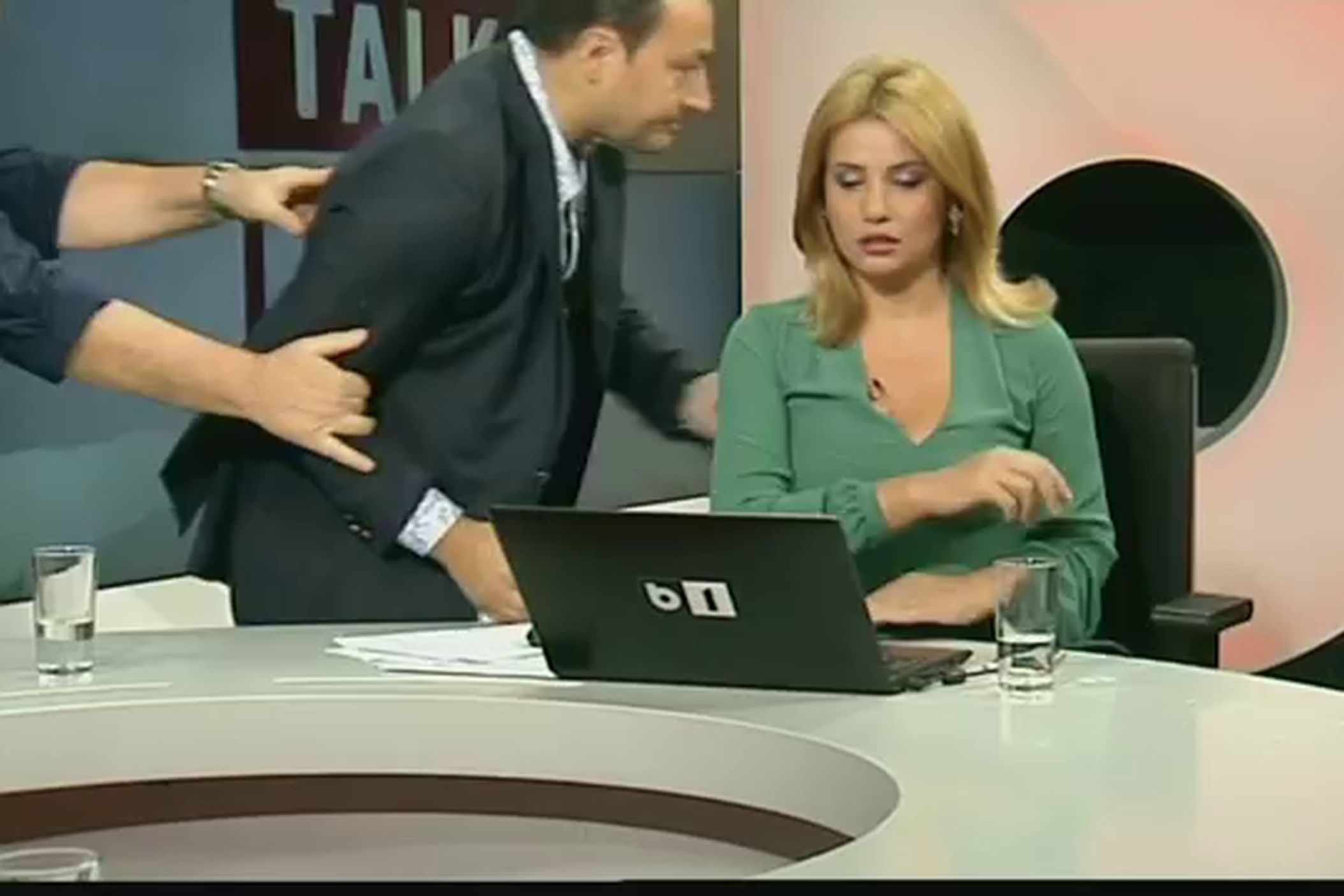 Cum au ajuns televiziunile din România ring de box și dicționar de ...