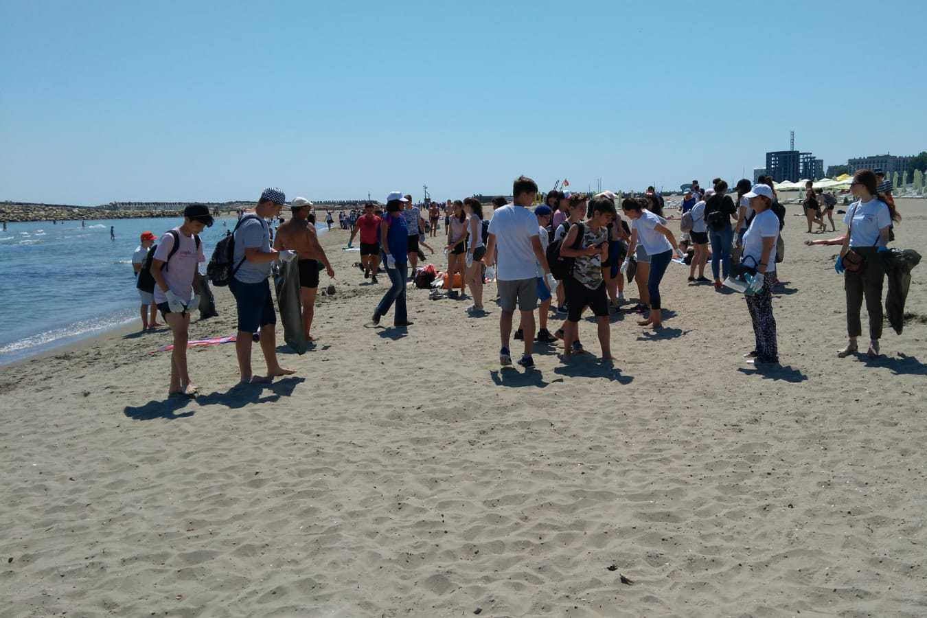 Plaja Modern din Constanța, curățată în stil Kaizen