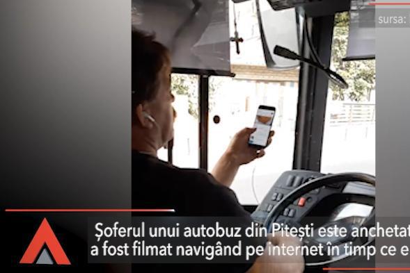 Un șofer din Pitești, filmat în timp ce se joacă pe TELEFON și conduce ...