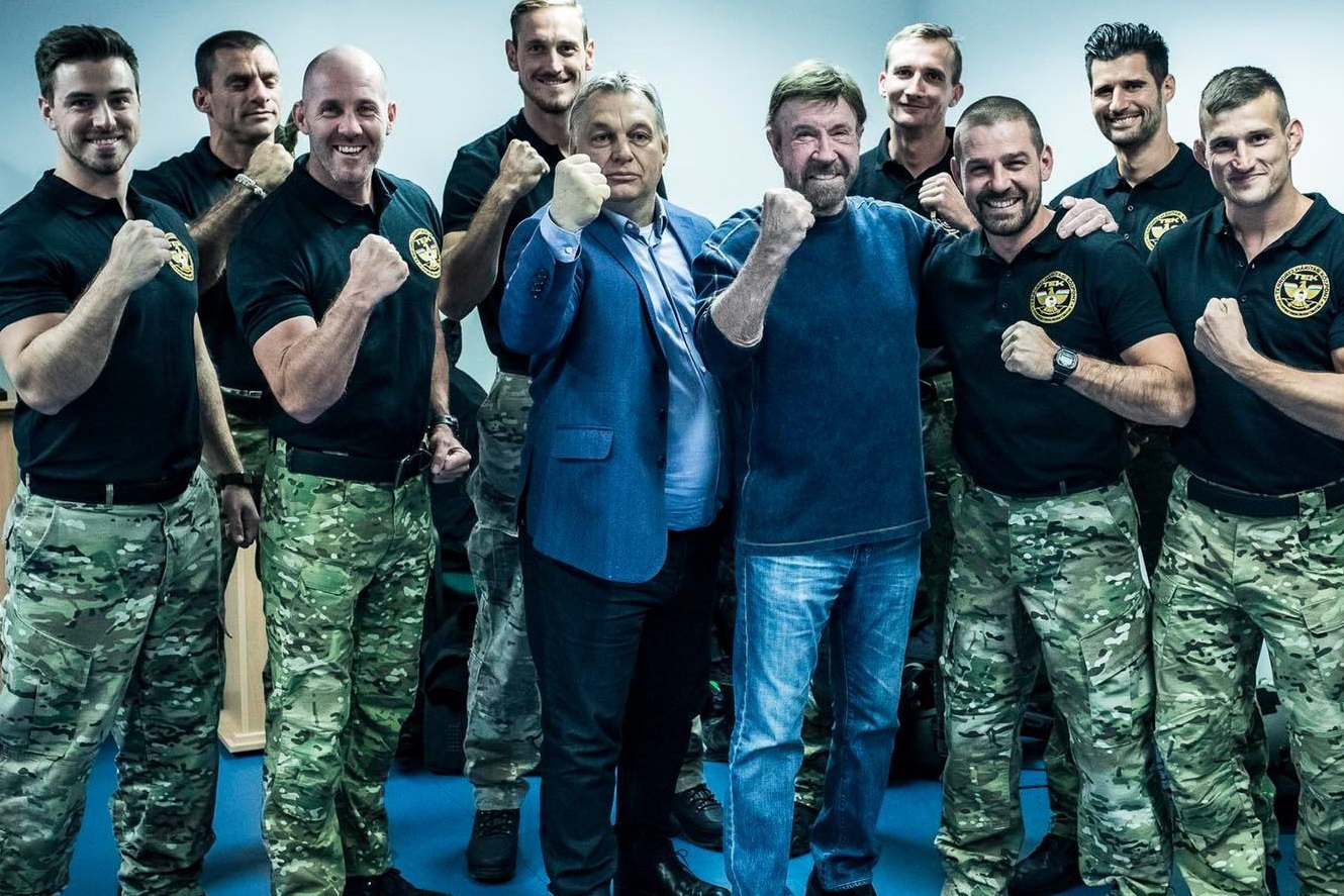 Chuck Norris, DAT PE SPATE de forțele anti-tero din UNGARIA. Premierul ...