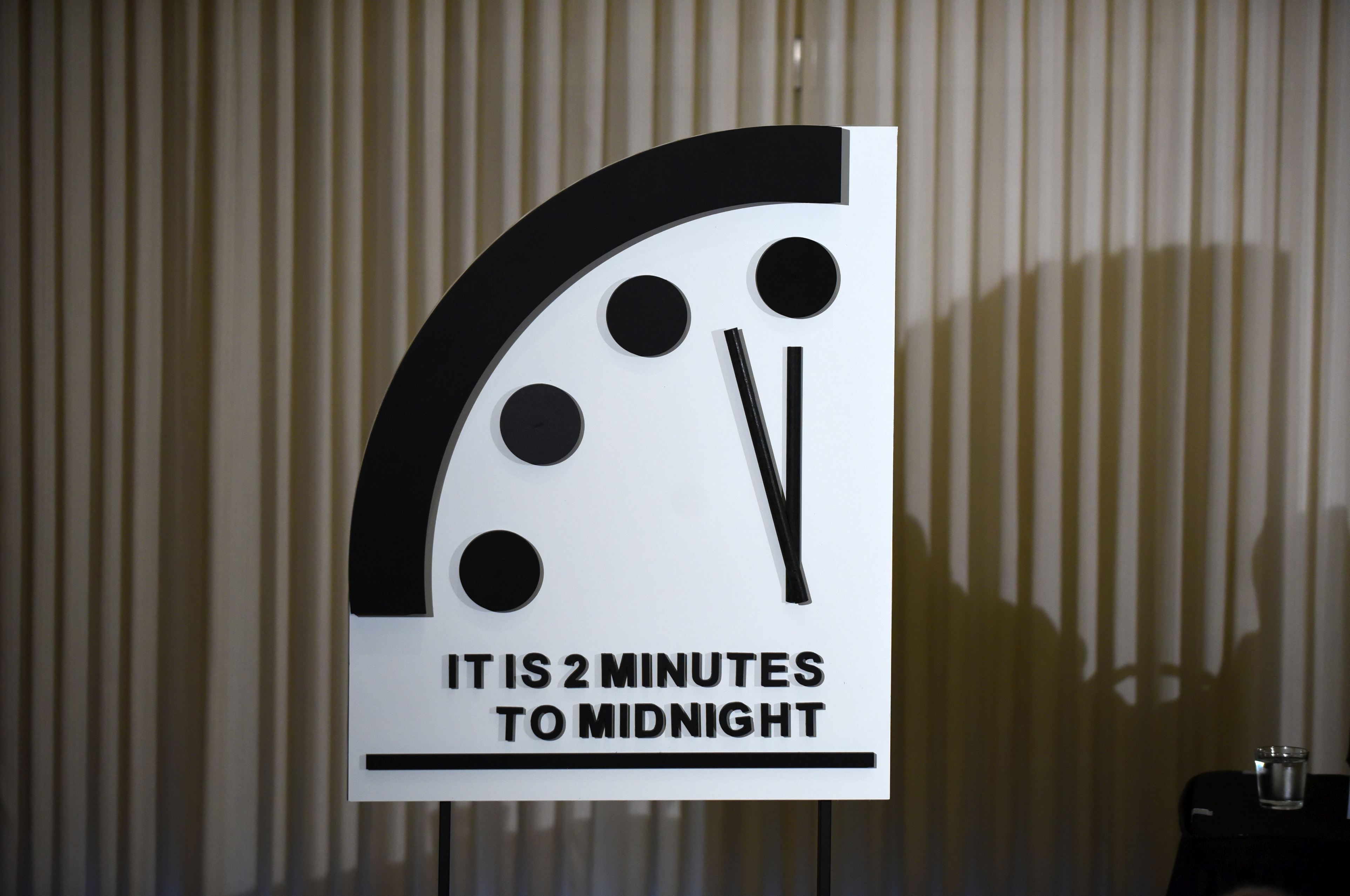 TIC-TAC. CEASUL APOCALIPSEI, la doar DOUĂ MINUTE de distrugerea ...