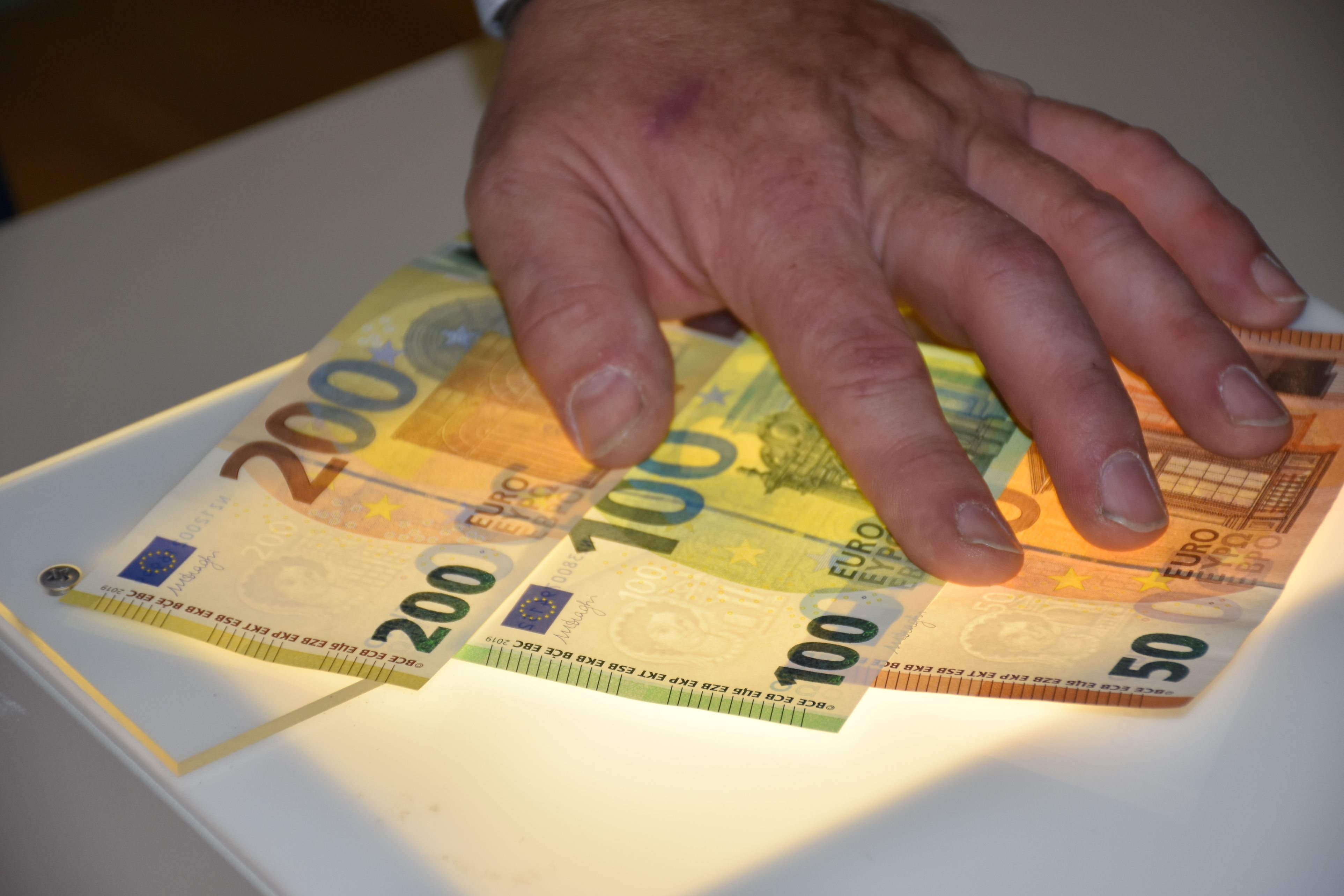 Spunem ADIO Bancnotei De 500 DE EURO Cele R mase n Circula ie i Spunem ADIO Bancnotei De 500 DE EURO Cele R mase n Circula ie i