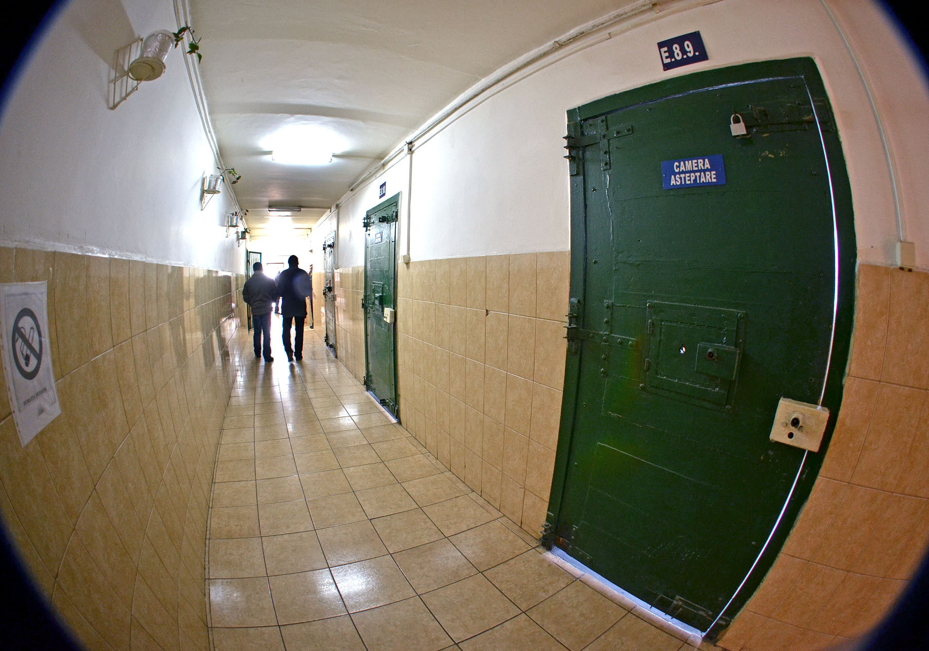 Polițist de la Penitenciarul Codlea, infectat cu Covid-19. Colegii care ...