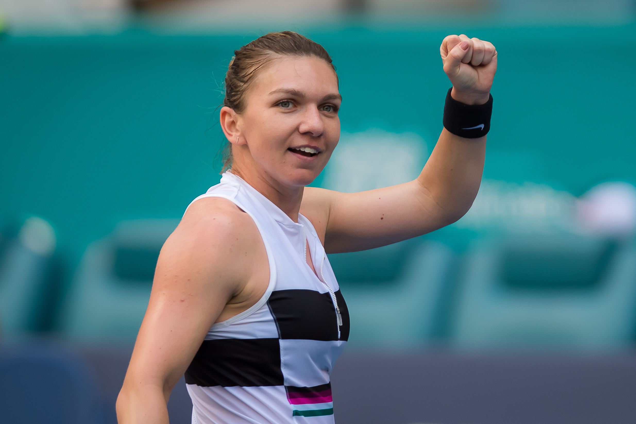 Simona Halep a învins-o pe Ons Jabeur, în optimile de finală ale turneului WTA de la Dubai