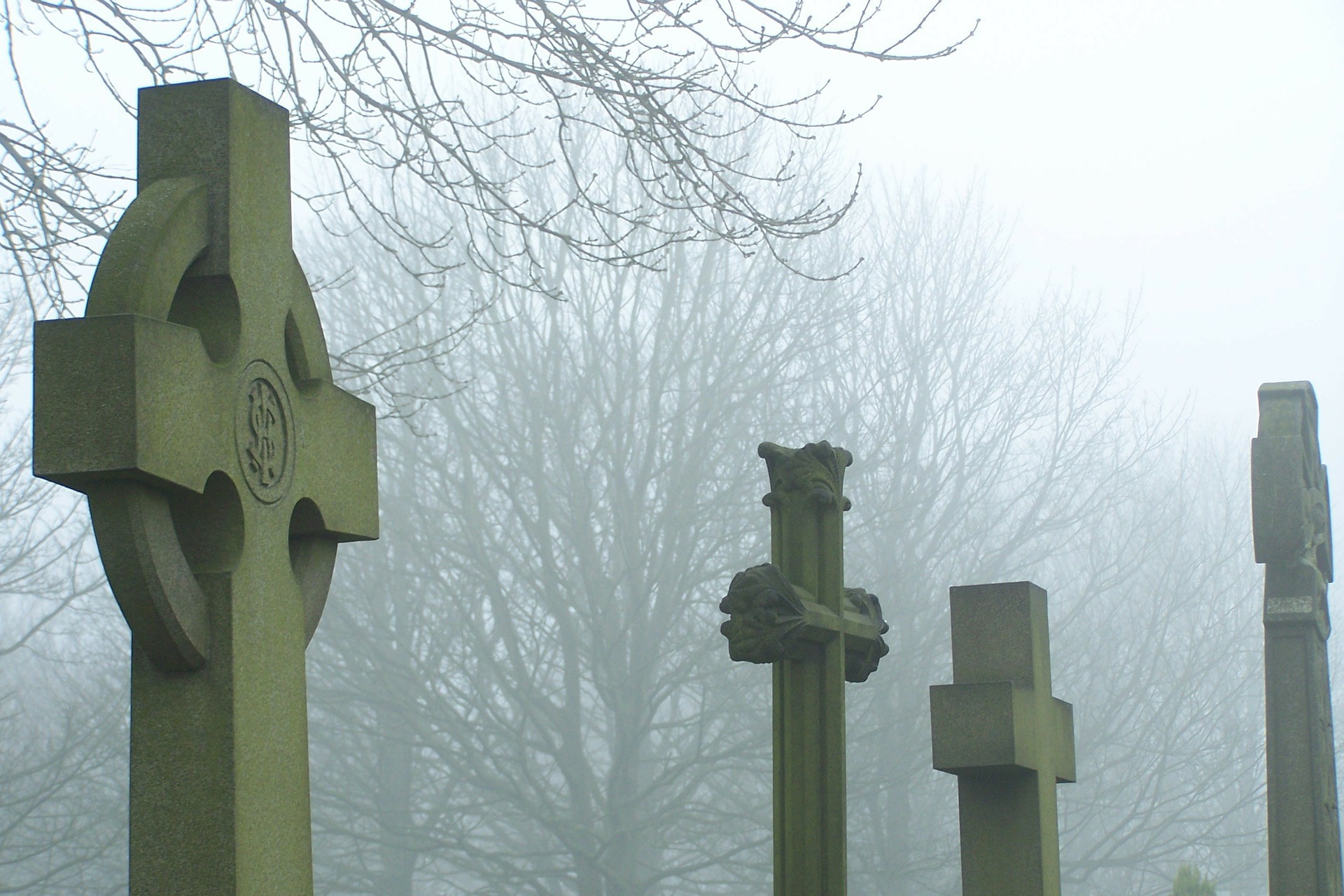 CIMITIRE ÎN CARANTINĂ. Accesul este permis doar pentru înmormântări