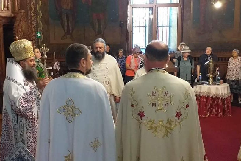 RISC. Preot şi dascăl confirmaţi cu noul coronavirus, după ce au umblat ...