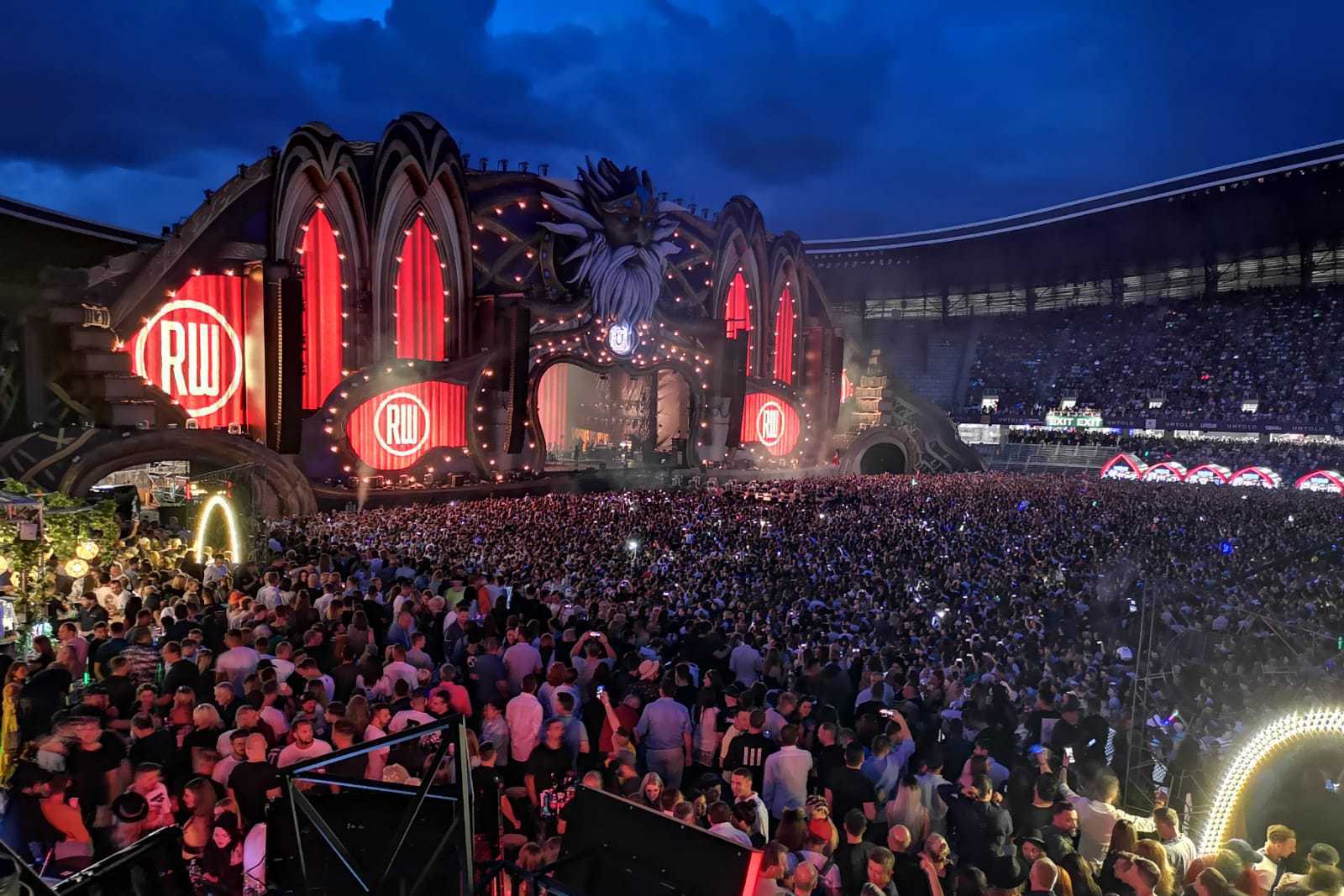 Untold 2019 | Robbie Williams, duet cu tatăl său pe scena festivalului ...