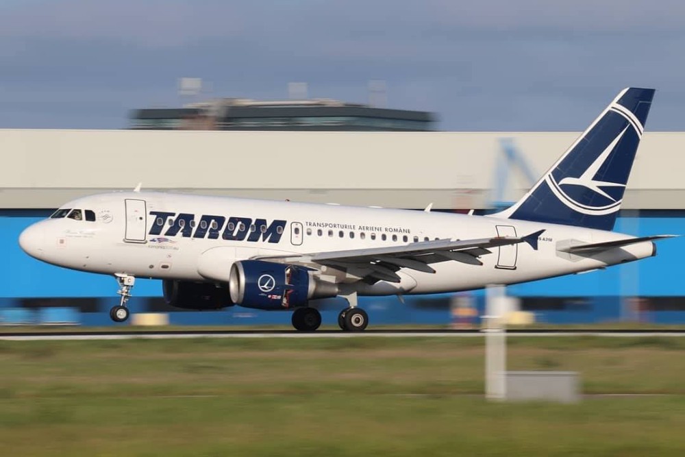 Pasagerii afectați de anularea curselor TAROM de luni au la dispoziție ...