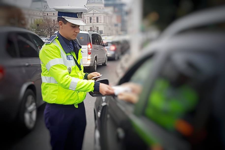 Un șofer a scăpat de o amendă pentru vorbitul la telefon în timp ce ...
