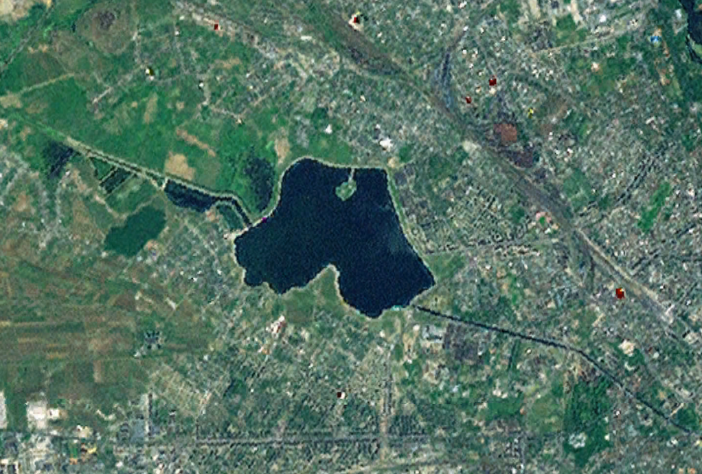 Lacul Morii „fierbe". Imagini spectaculoase surprinse de un trecător