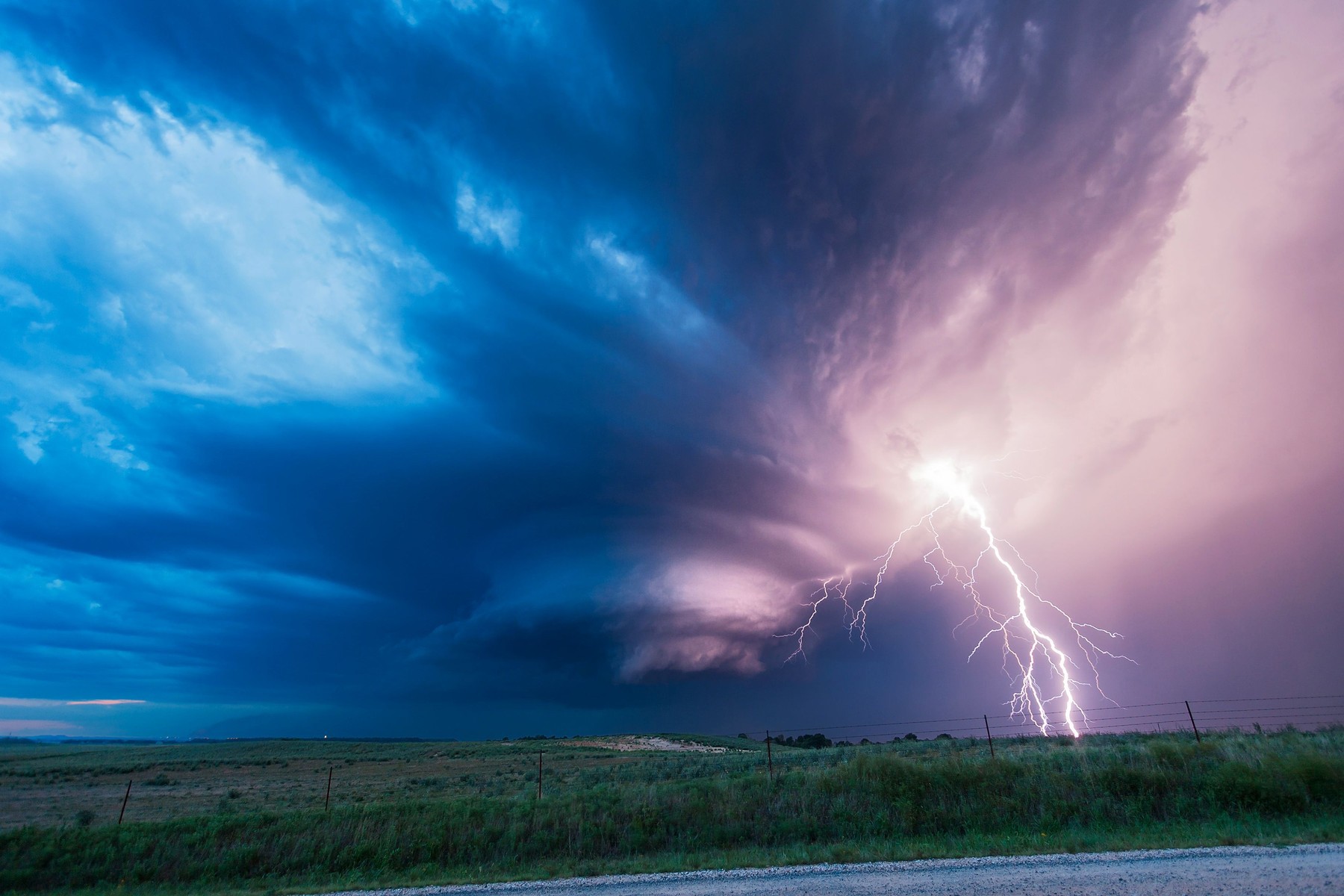 Un cioban și 50 de oi au murit loviți de un fulger în Masivul Parâng ...