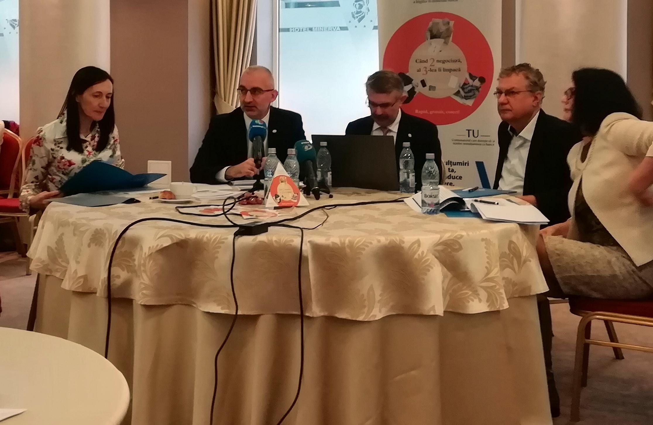 O TREIME din cererile transmise de CONSUMATORI către Centrul de ...