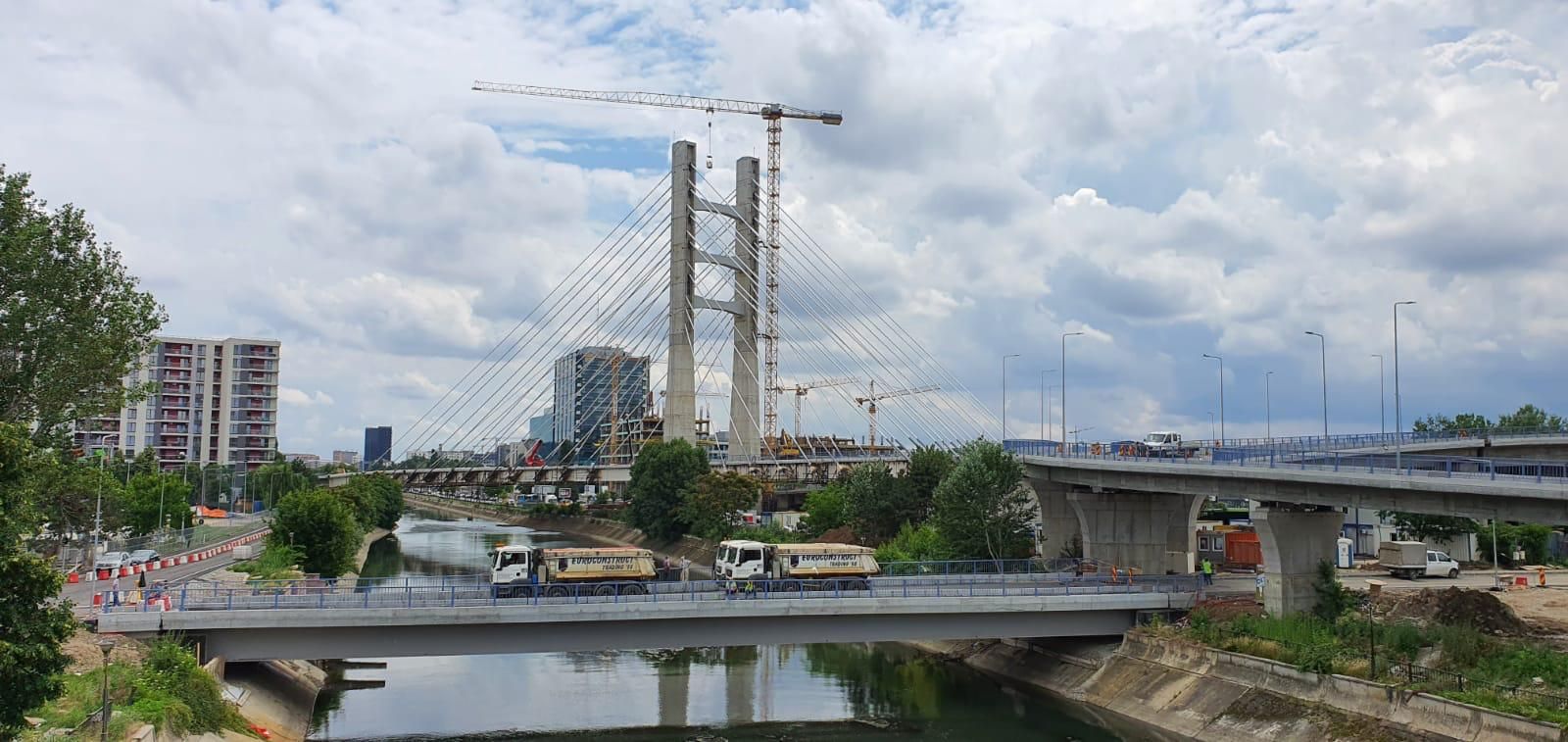 Au fost montați amortizorii anti-cutremur la Podul Ciurel din București ...