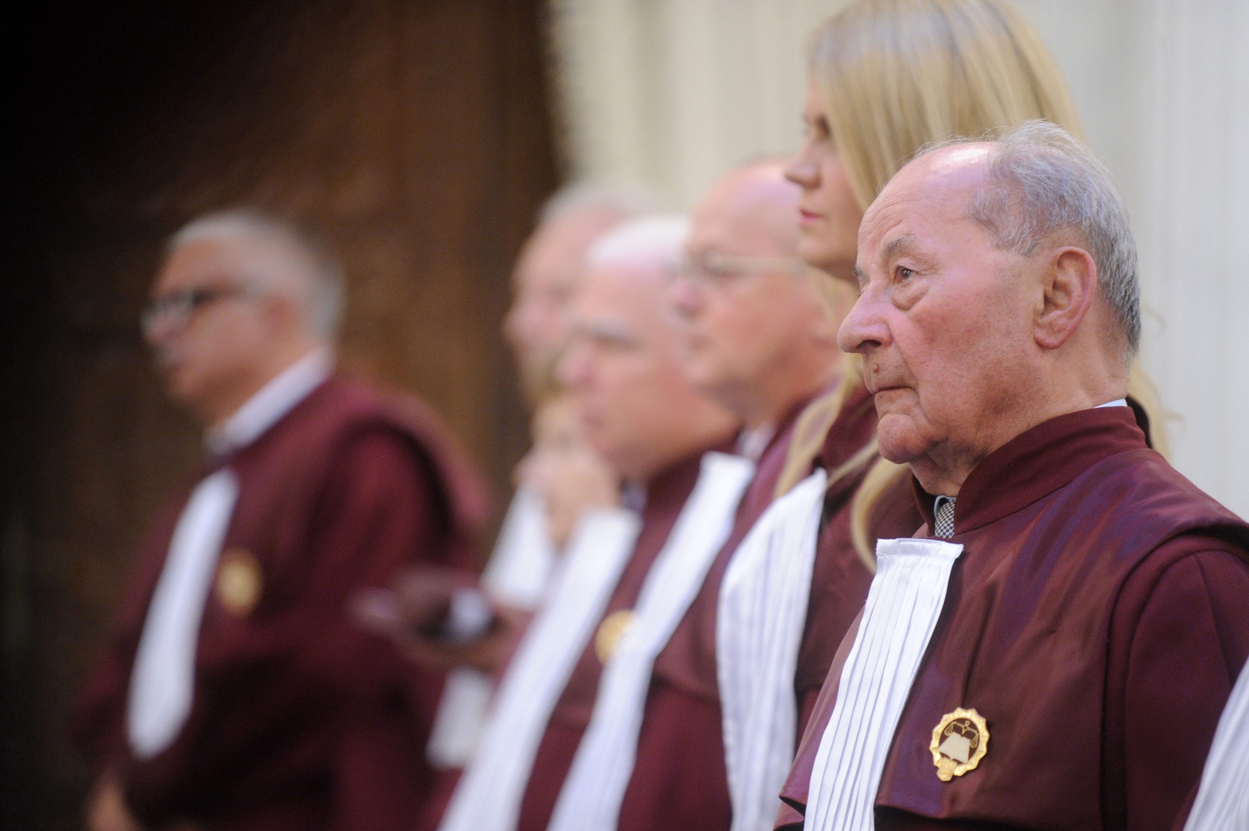 Un fost judecător CCR care a scris Constituția din 1991 a murit: „O ...