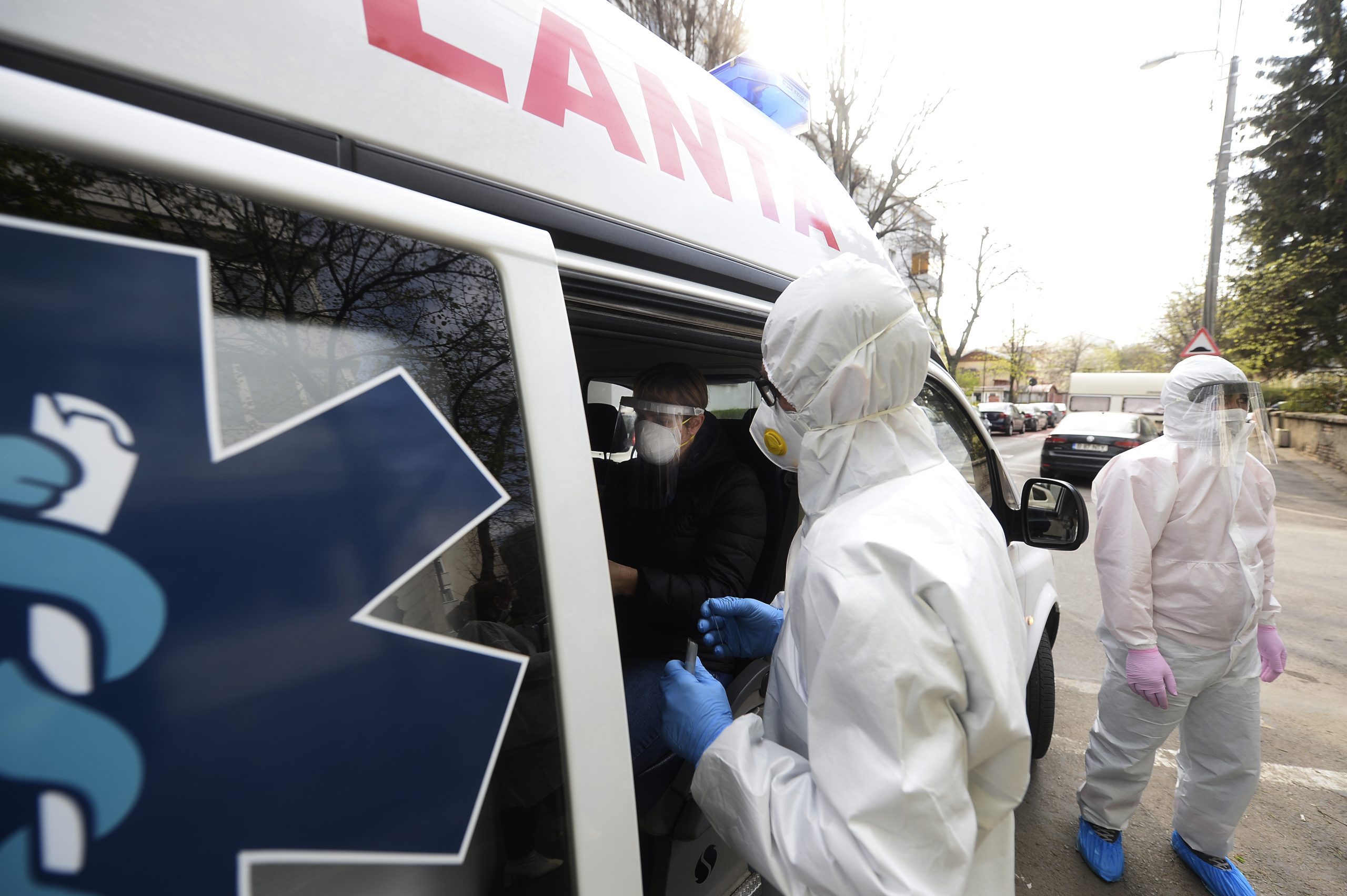 Un pacient infectat cu SARS-CoV-2, internat într-un spital din Sibiu, s ...