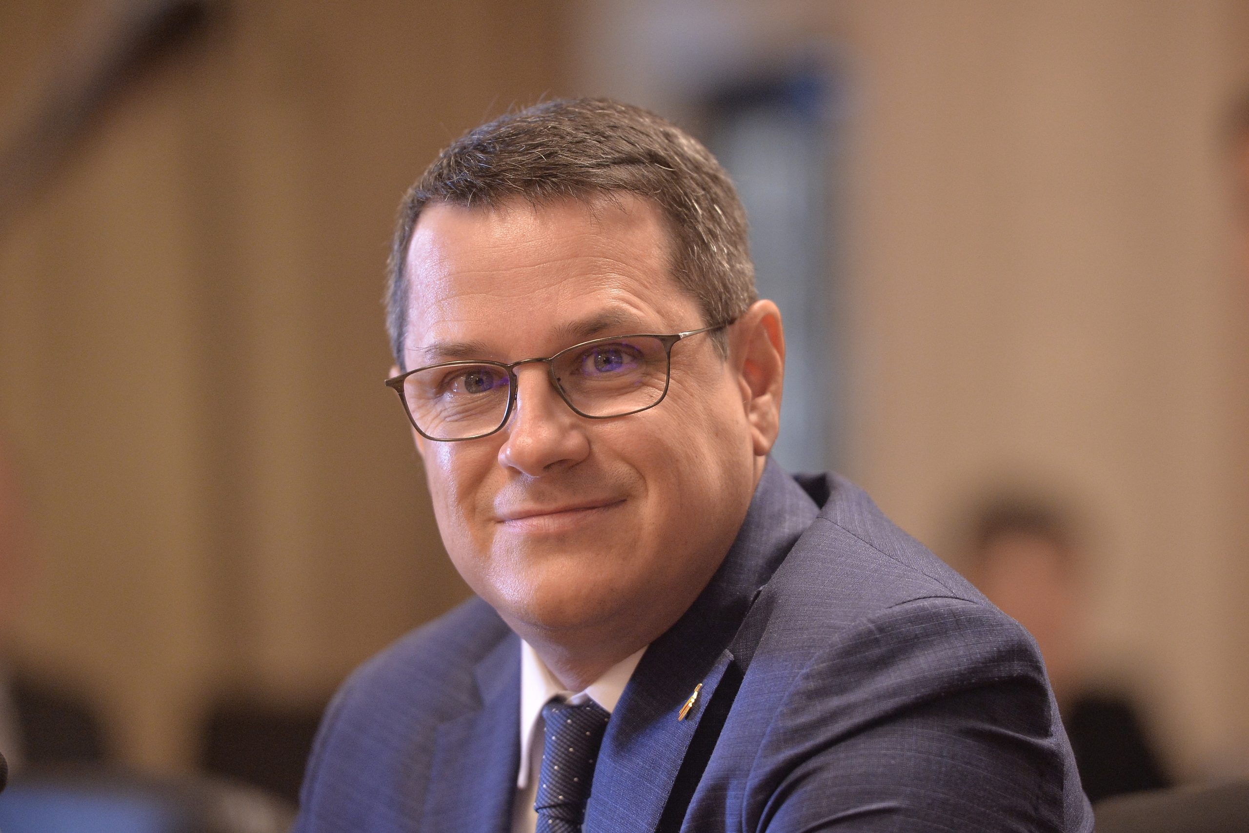 SRI infirmă că directorul Eduard Hellvig ar fi dator la o instituție de ...