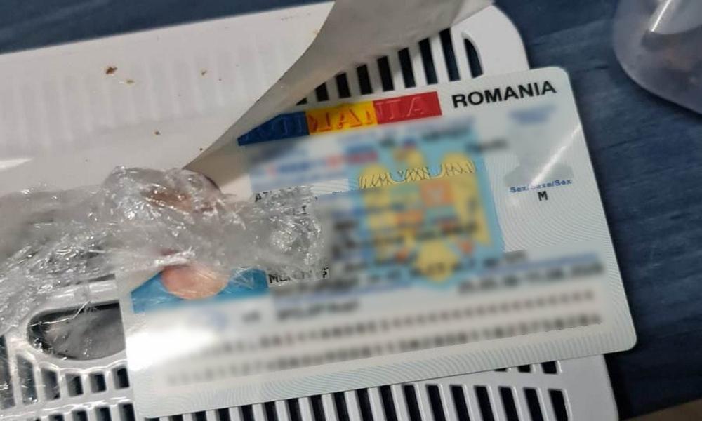 Incredibil cum un bărbat a încercat să introducă în țară un buletin ...