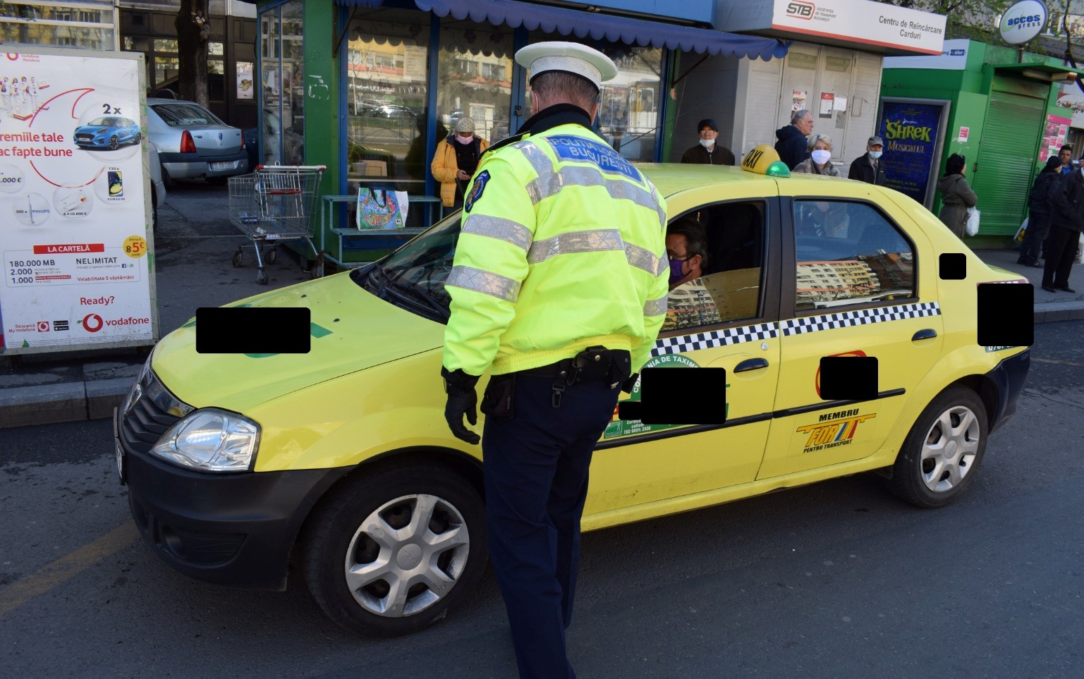 Un polițist din București a fost acroșat și târât cu mașina de către un ...