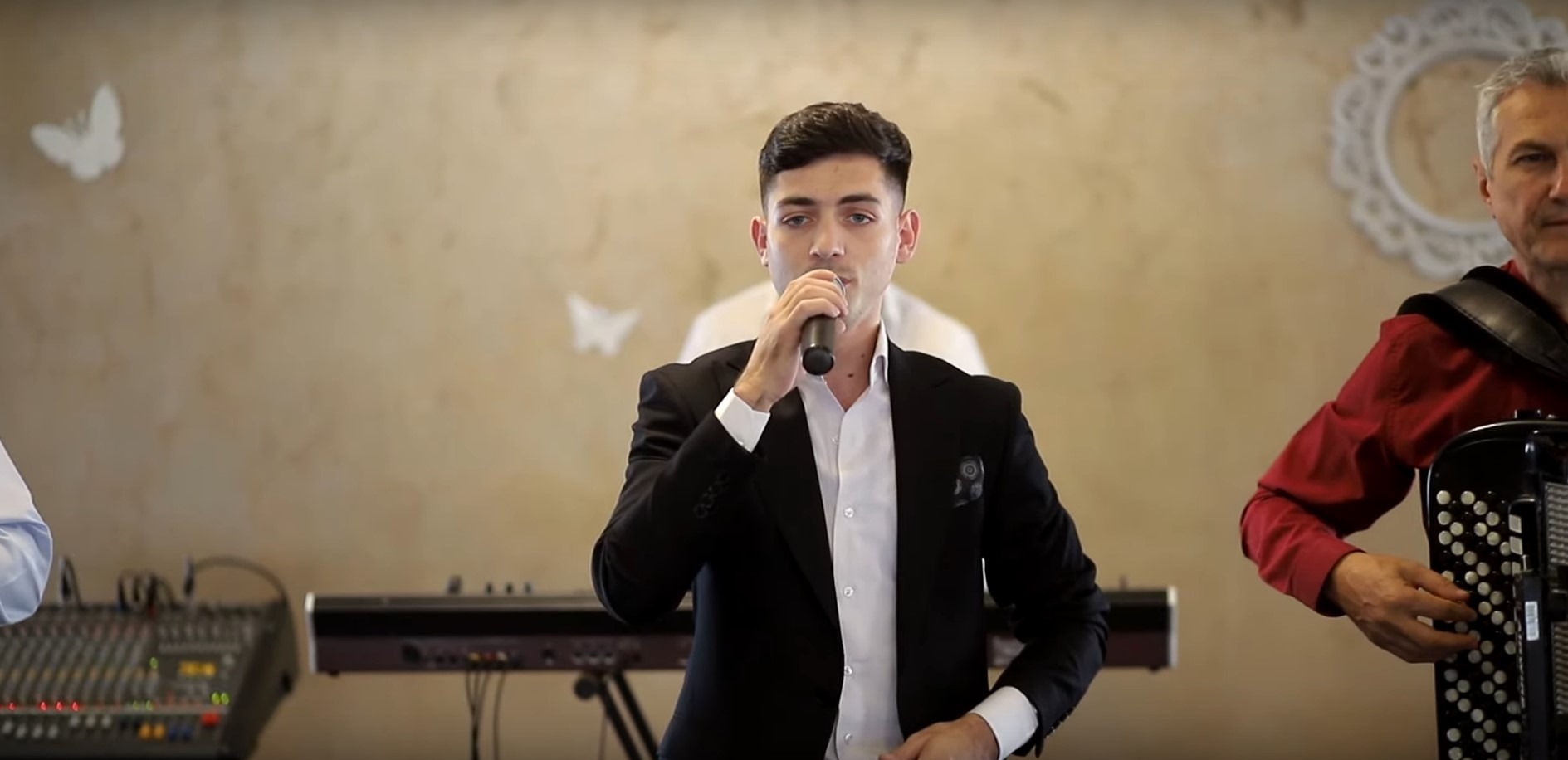 Adrian Bâc a murit la 25 de ani. Drama cântărețului de muzică populară