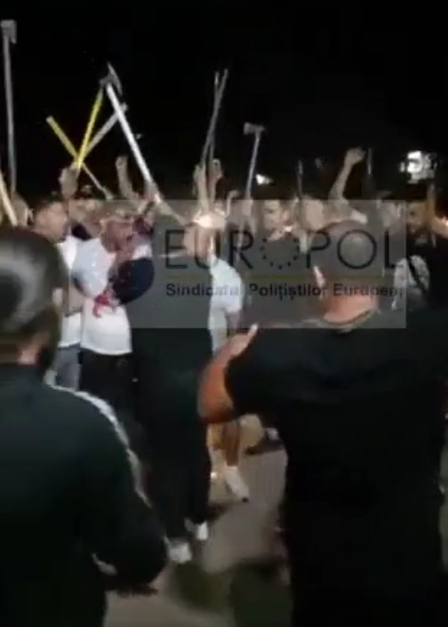 Liderii interlopi care au petrecut cu furci și topoare duminică au ...