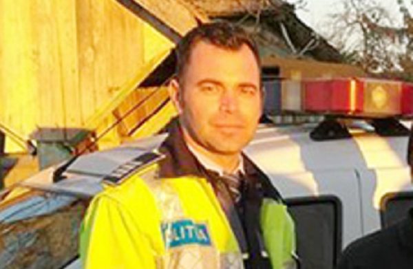 Polițistul care ajuta pe toată lumea a murit la doar 40 de ani. A fost ...