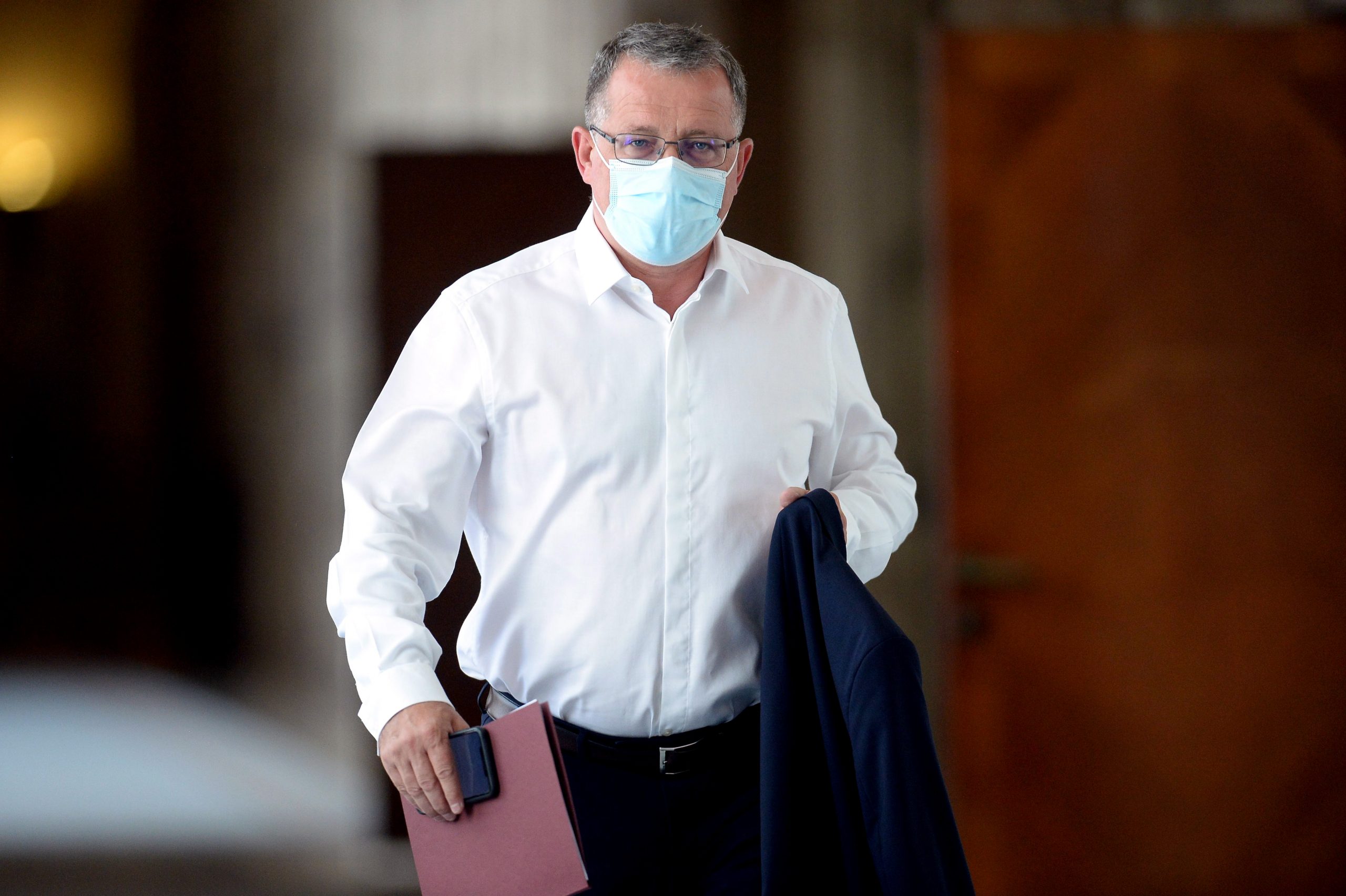 Adrian Oros demisionează din funcţia de ministru al Agriculturii