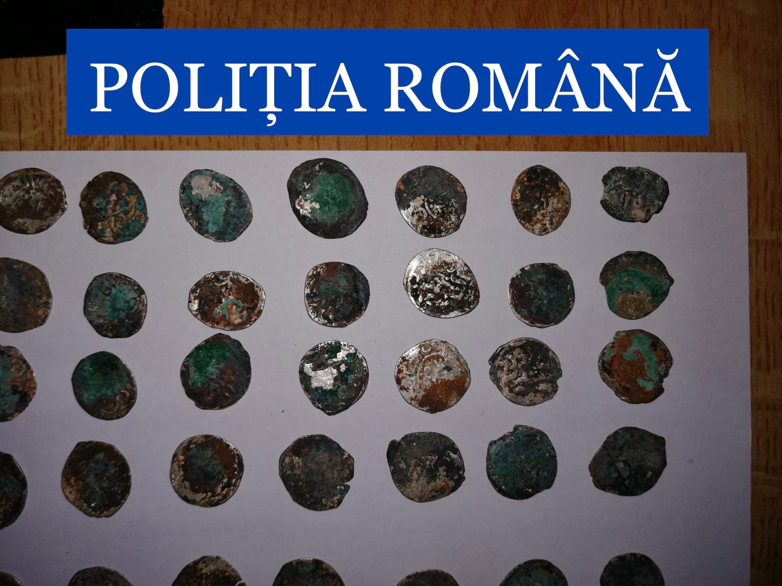 Peste 100 de monede medievale furate dintr-un sit arheologic din Iași ...