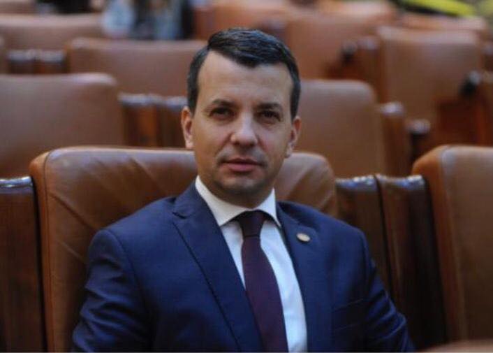 Secretarul de stat Sorin Vrăjitoru a fost amendat cu 500 de lei pentru că nu a purtat mască