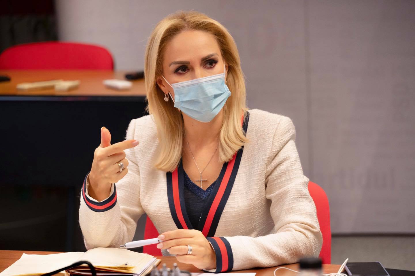 Gabriela Firea face apel pentru „primul teatru construit în Capitală în ...
