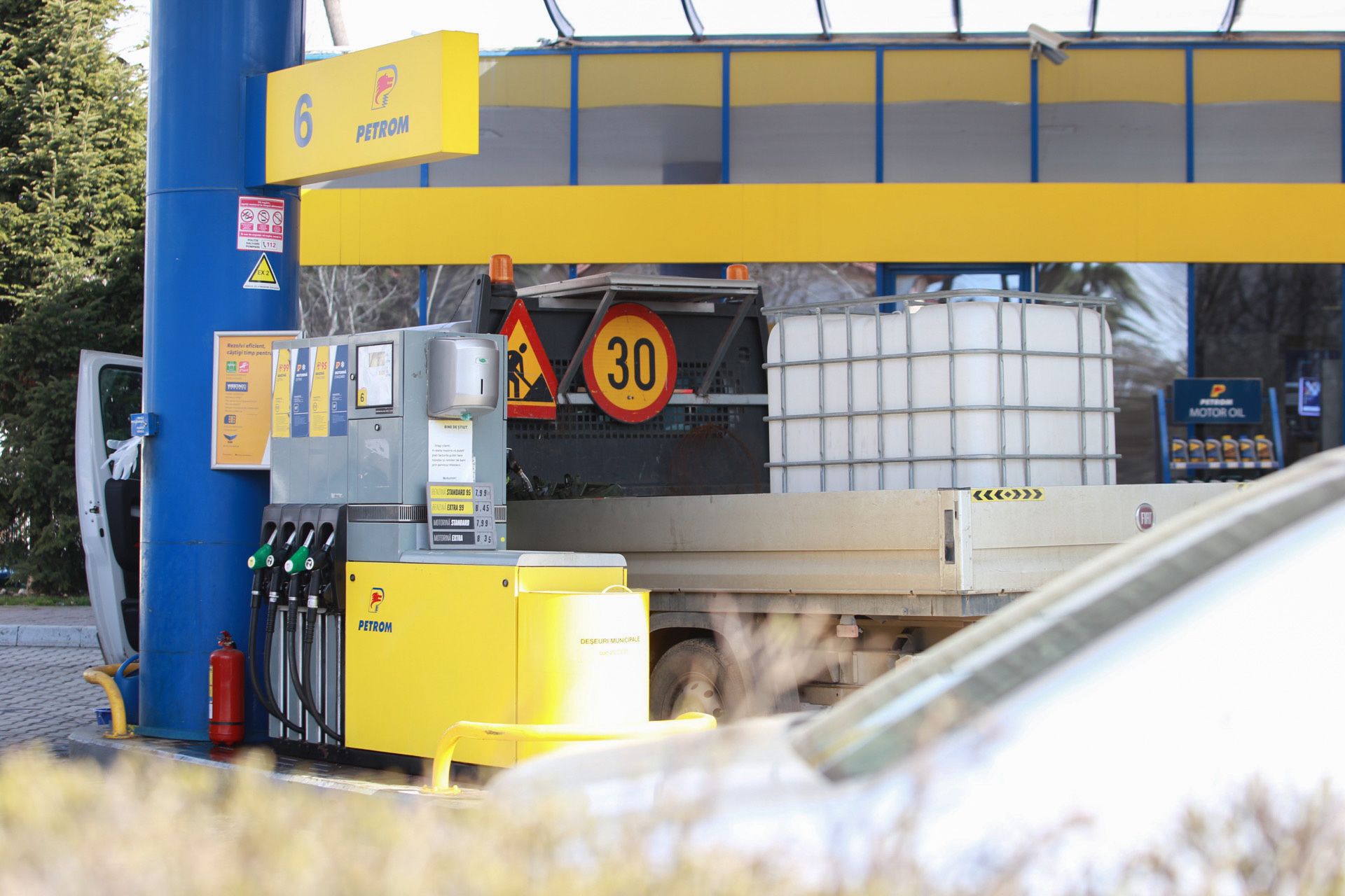 Cât costă benzina și motorina joi dimineață