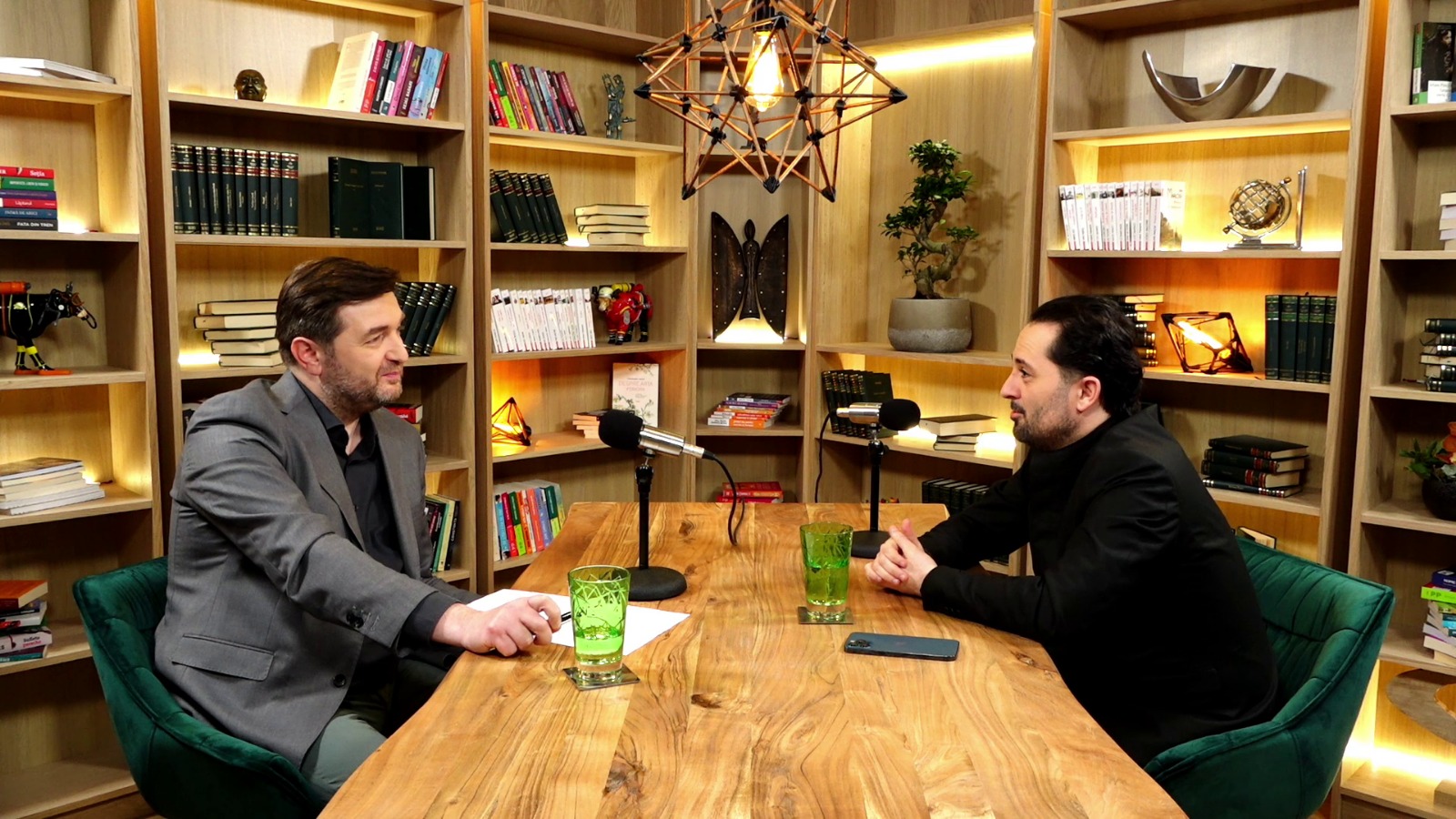 VIDEO | Momente vesele din concerte simfonice. Dirijorul Daniel Jinga ...