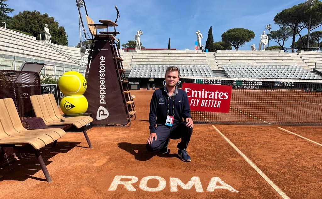Interviu cu Andrei Brisc, singurul arbitru român la turneul de tenis de ...