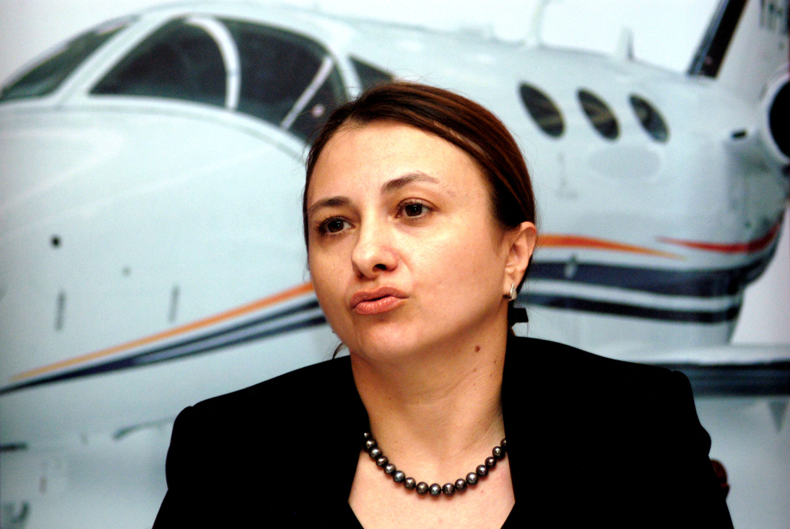 Leafă de lux. Oana Chelaru, șefa de aeroport care încasează aproape 4. ...