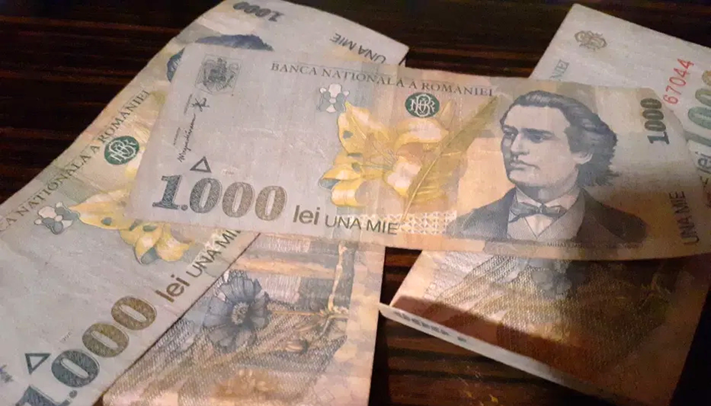 Cu cât se vinde acum, în 2022, o bancnotă de 1.000 de lei din anul 1998 ...
